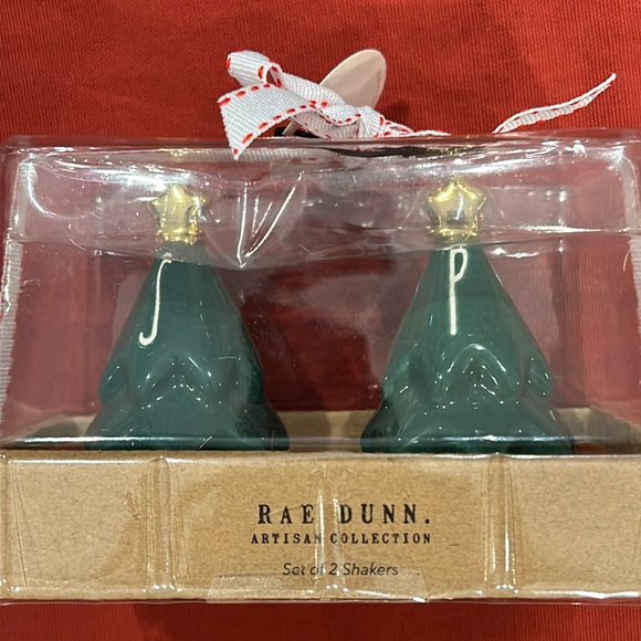 Rae Dunn | Dining | Nwt Rae Dunn Christmas Tree Salt And Paper Shaker ...
